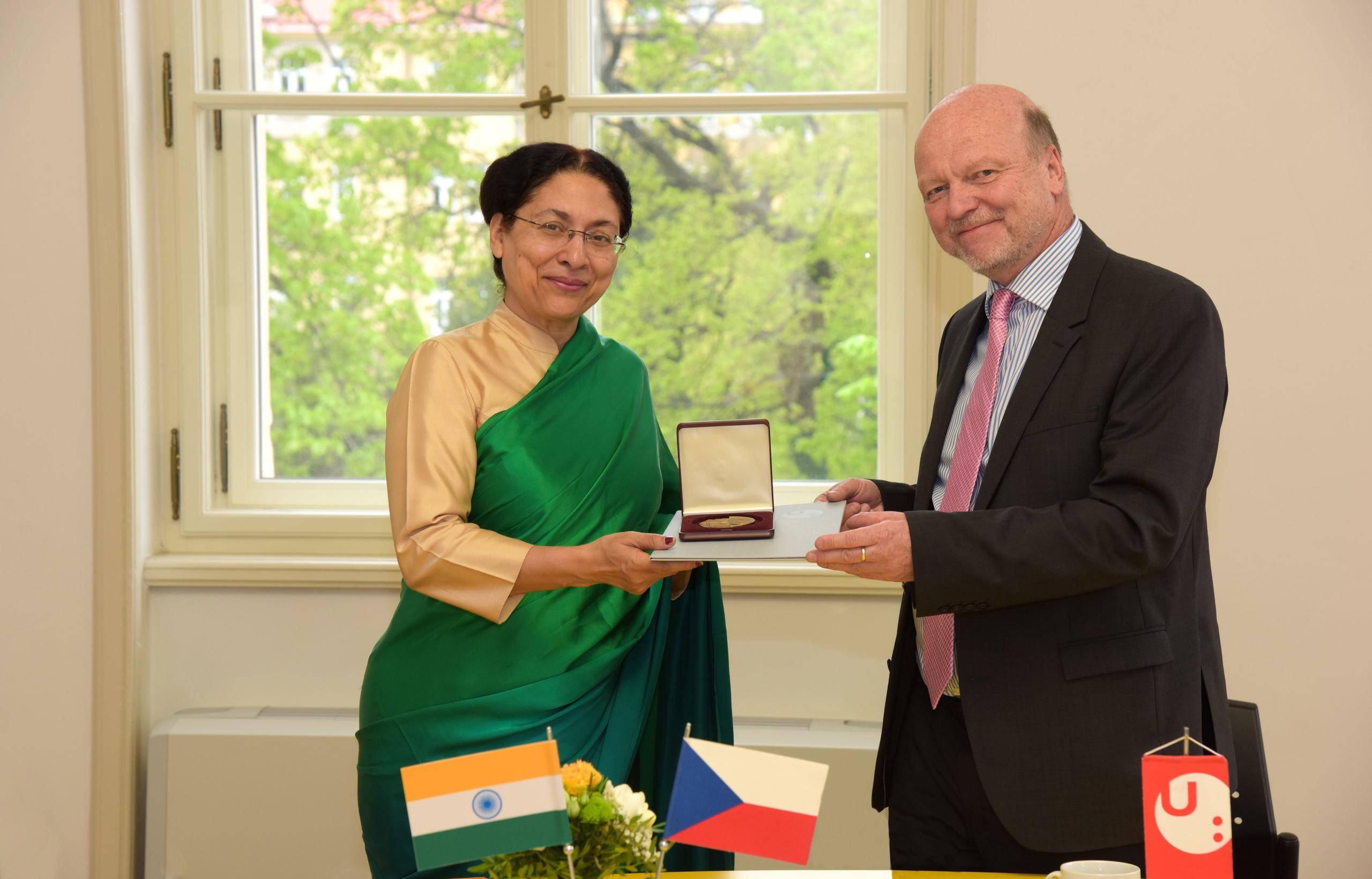 Indian Ambassador Narinder Chauhan visits the University of Pardubice | Univerzita Pardubice